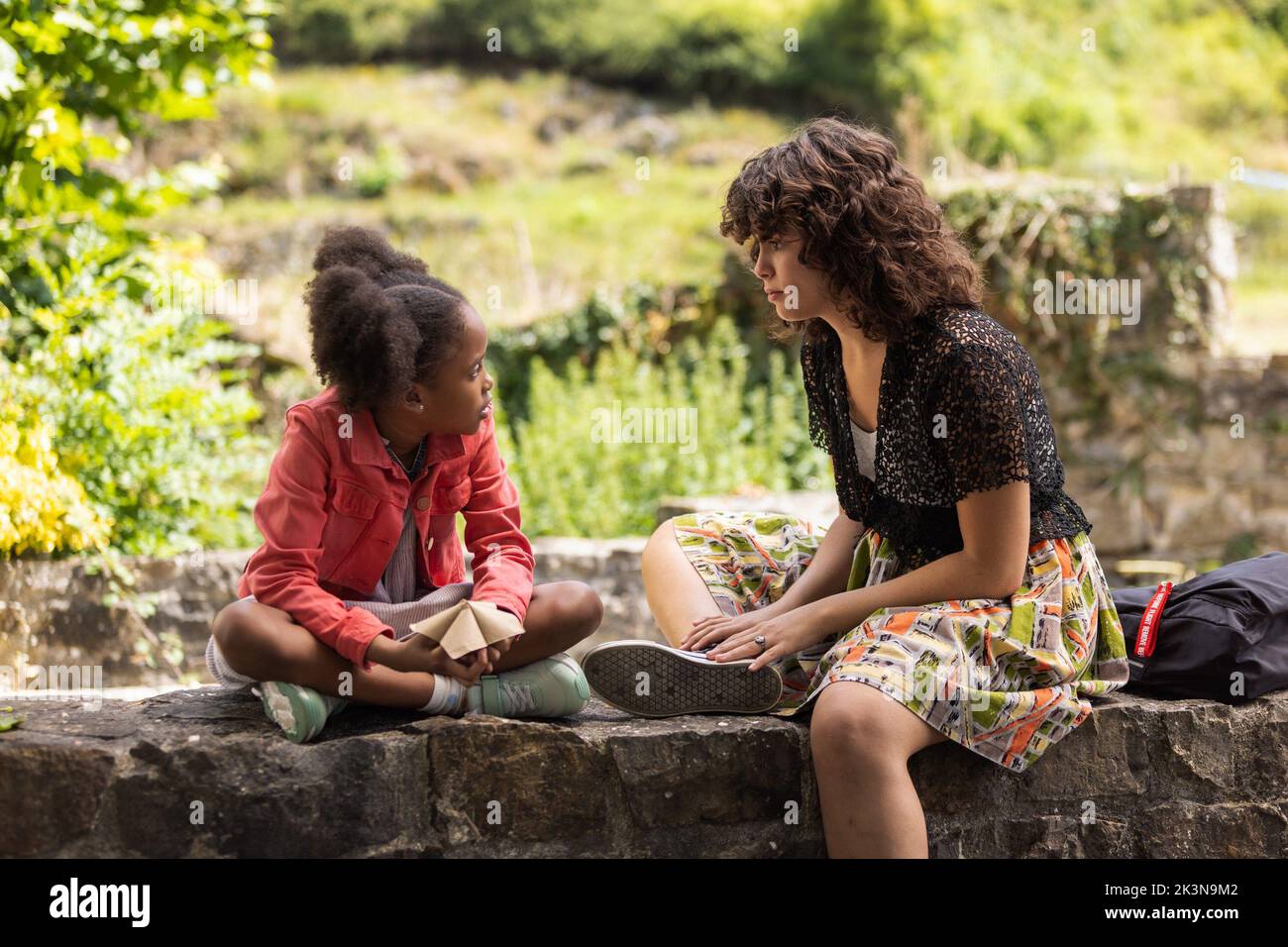 YOU'RE NOTHING SPECIAL, (aka TU NO ERES ESPECIAL), from left: Hilary ...