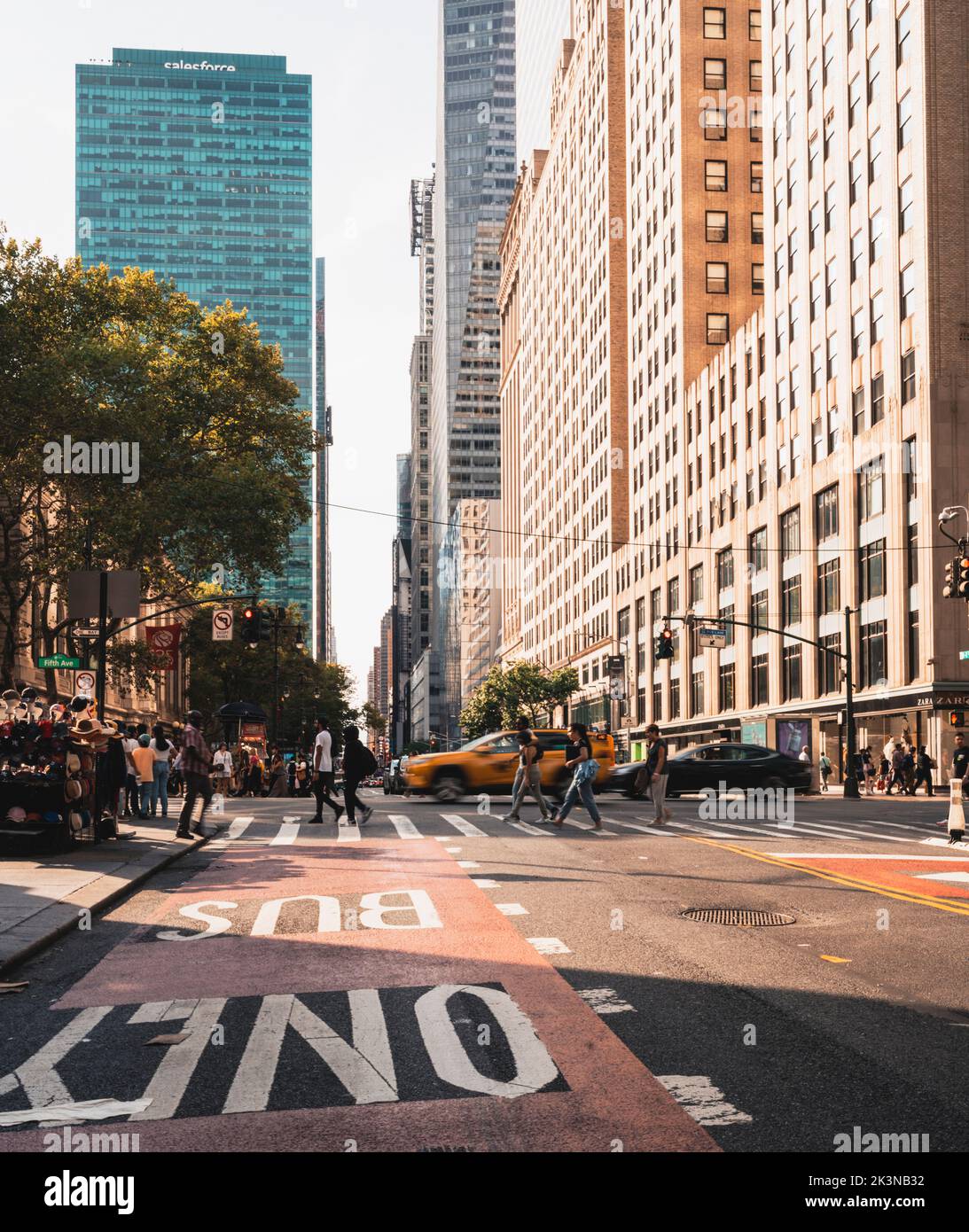 downtown city street life people traffic Stock Photo - Alamy