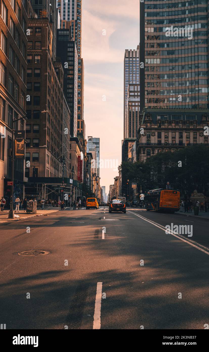 City street sunset hi-res stock photography and images - Alamy