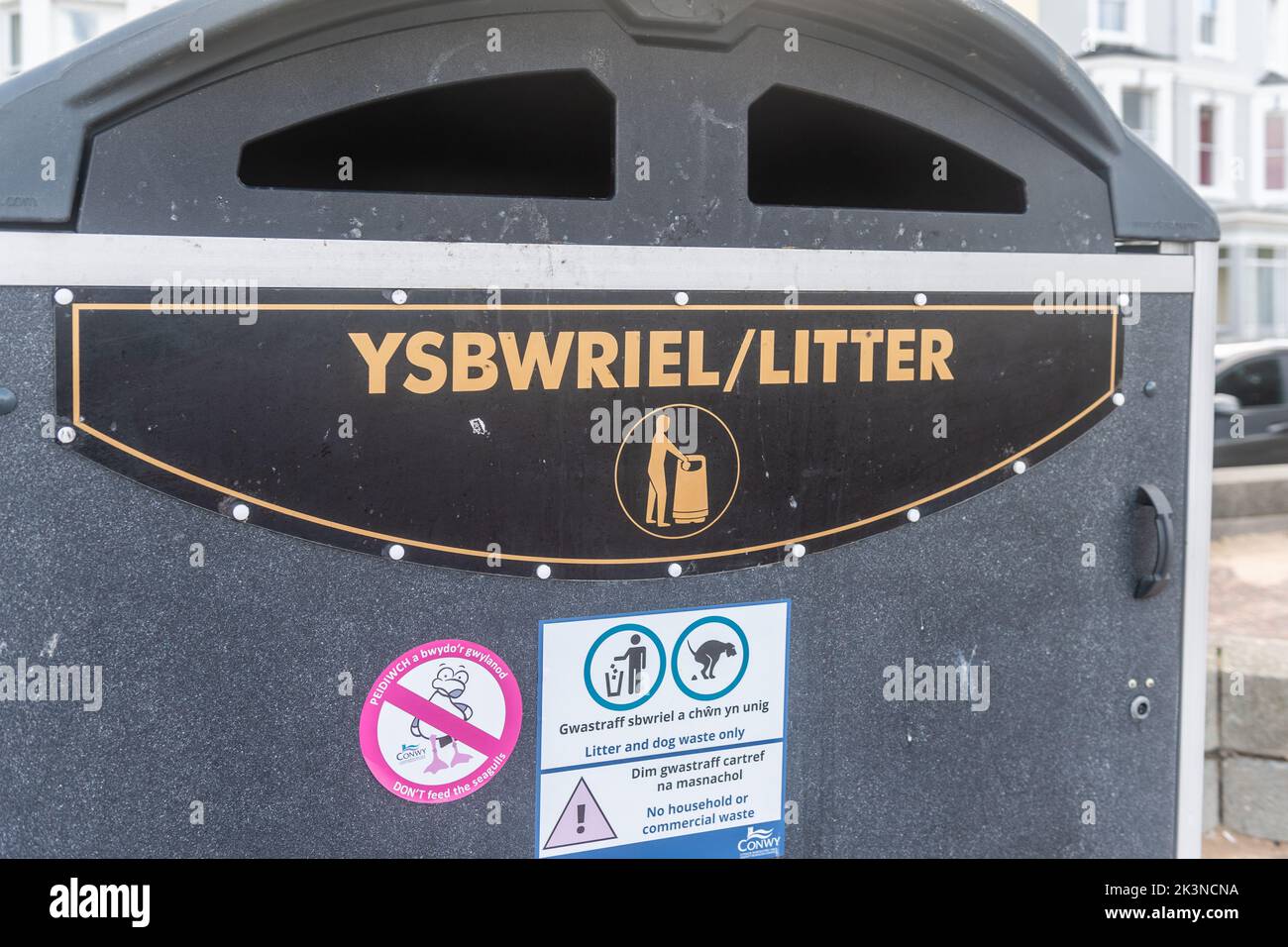 Litter bin in Welsh and English on the promenade in Llandudno, North ...
