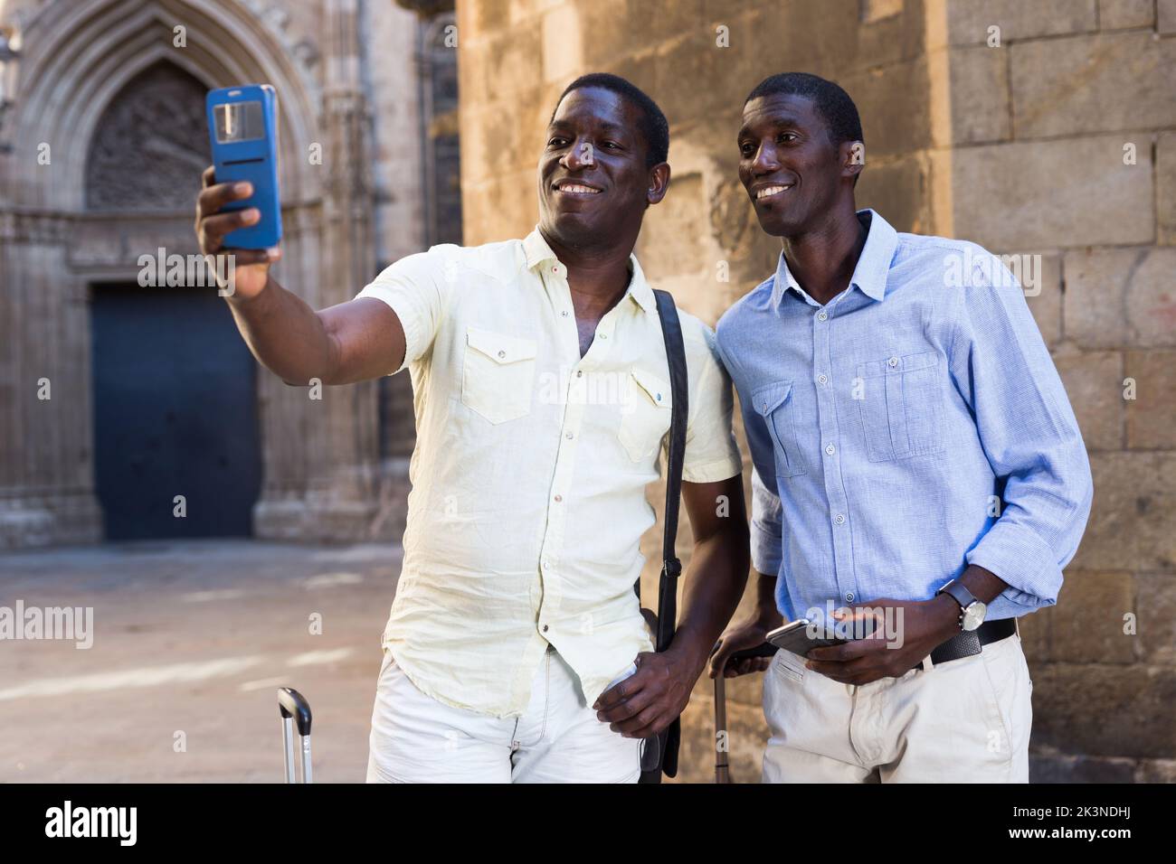African friends travelers hi-res stock photography and images - Alamy