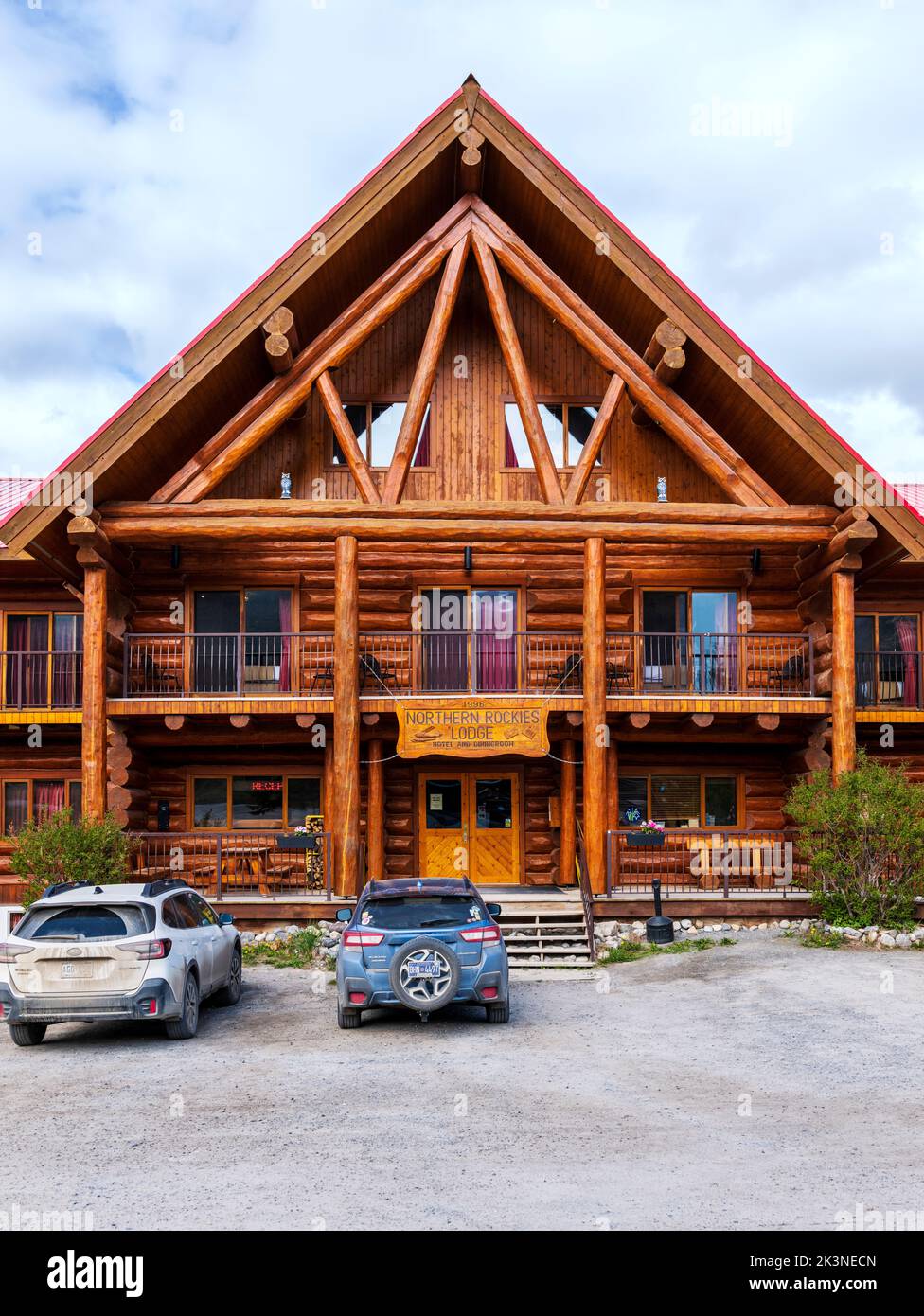 Rustic lodge mountain hi-res stock photography and images - Alamy