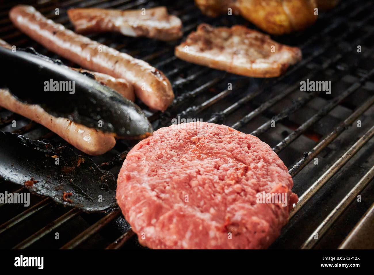 Flipping steak on grill hi-res stock photography and images - Alamy