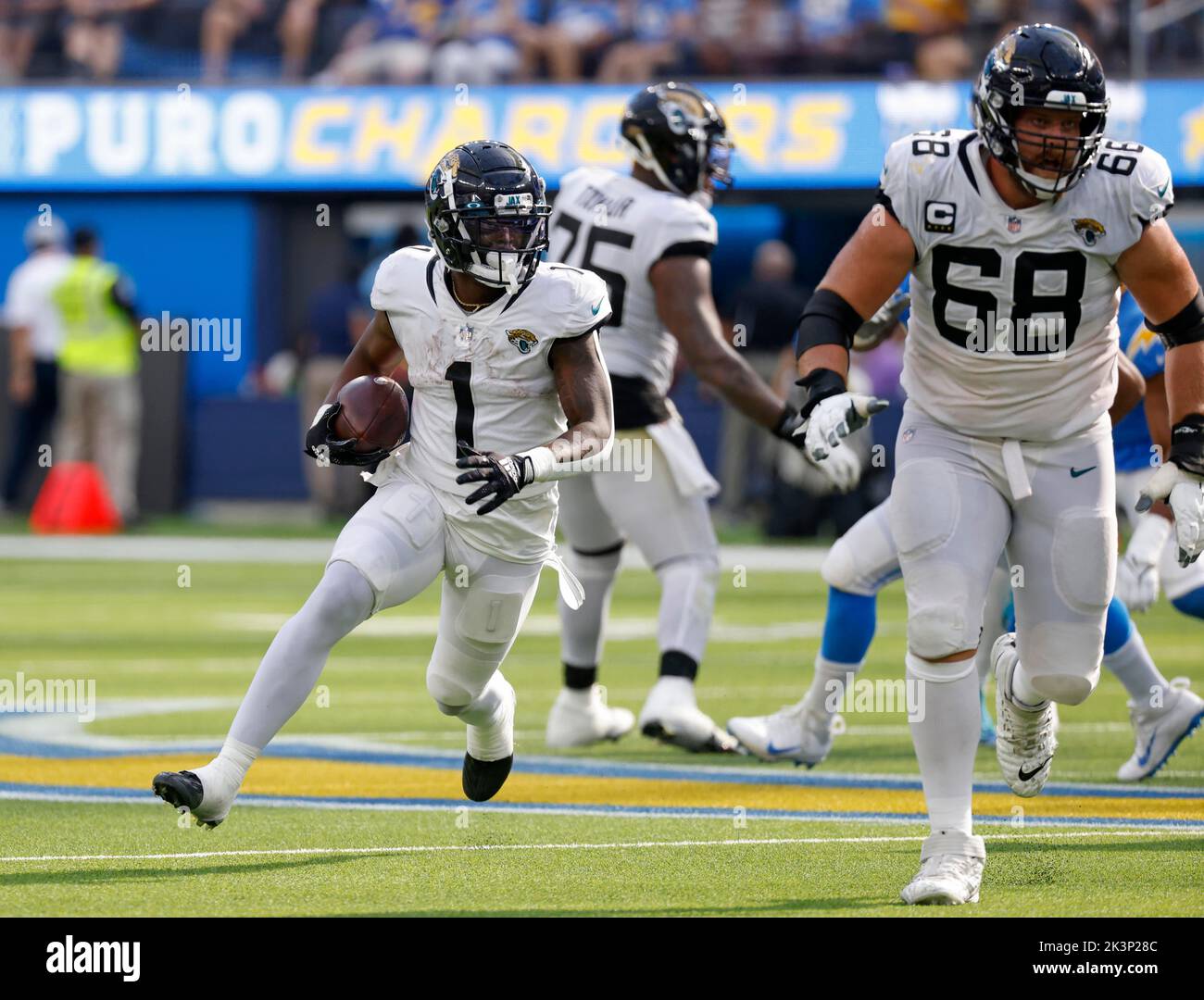 September 25, 2022 Jacksonville Jaguars running back Travis Etienne Jr ...