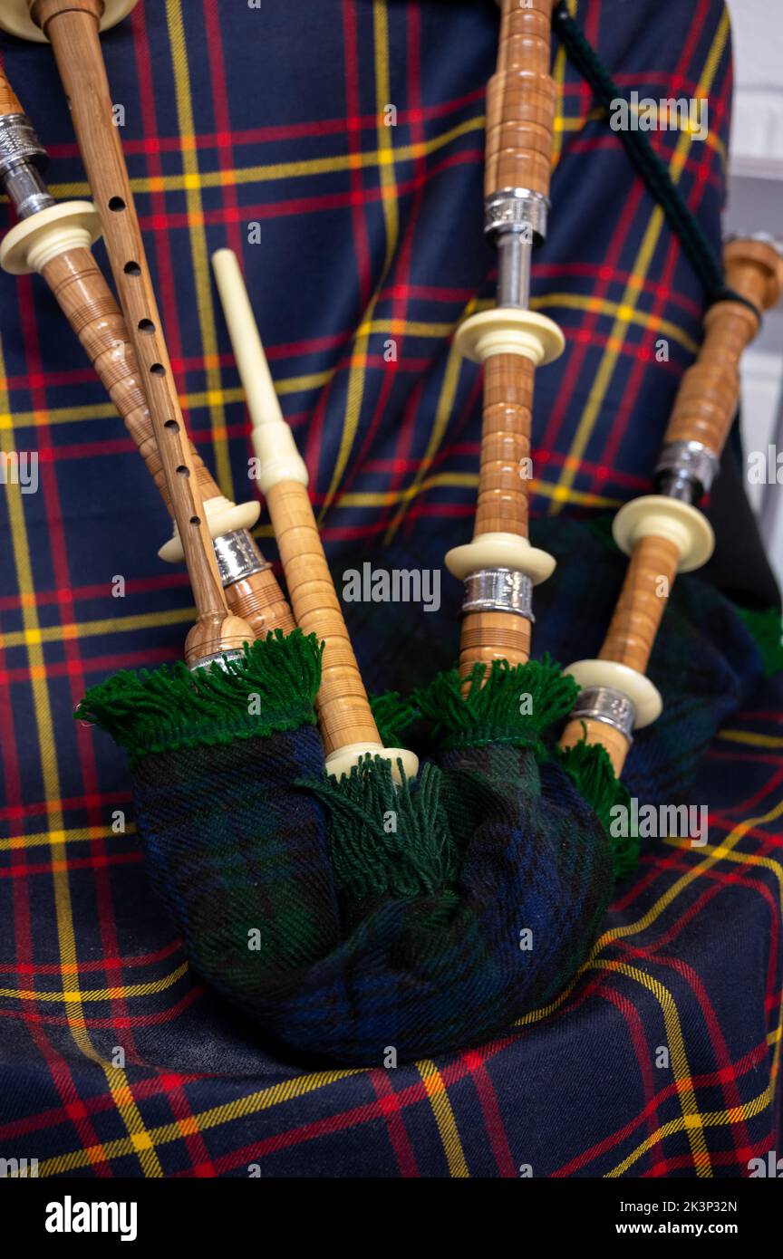 Symbols of Scotland - wollen tartan textile and handmade musical ...