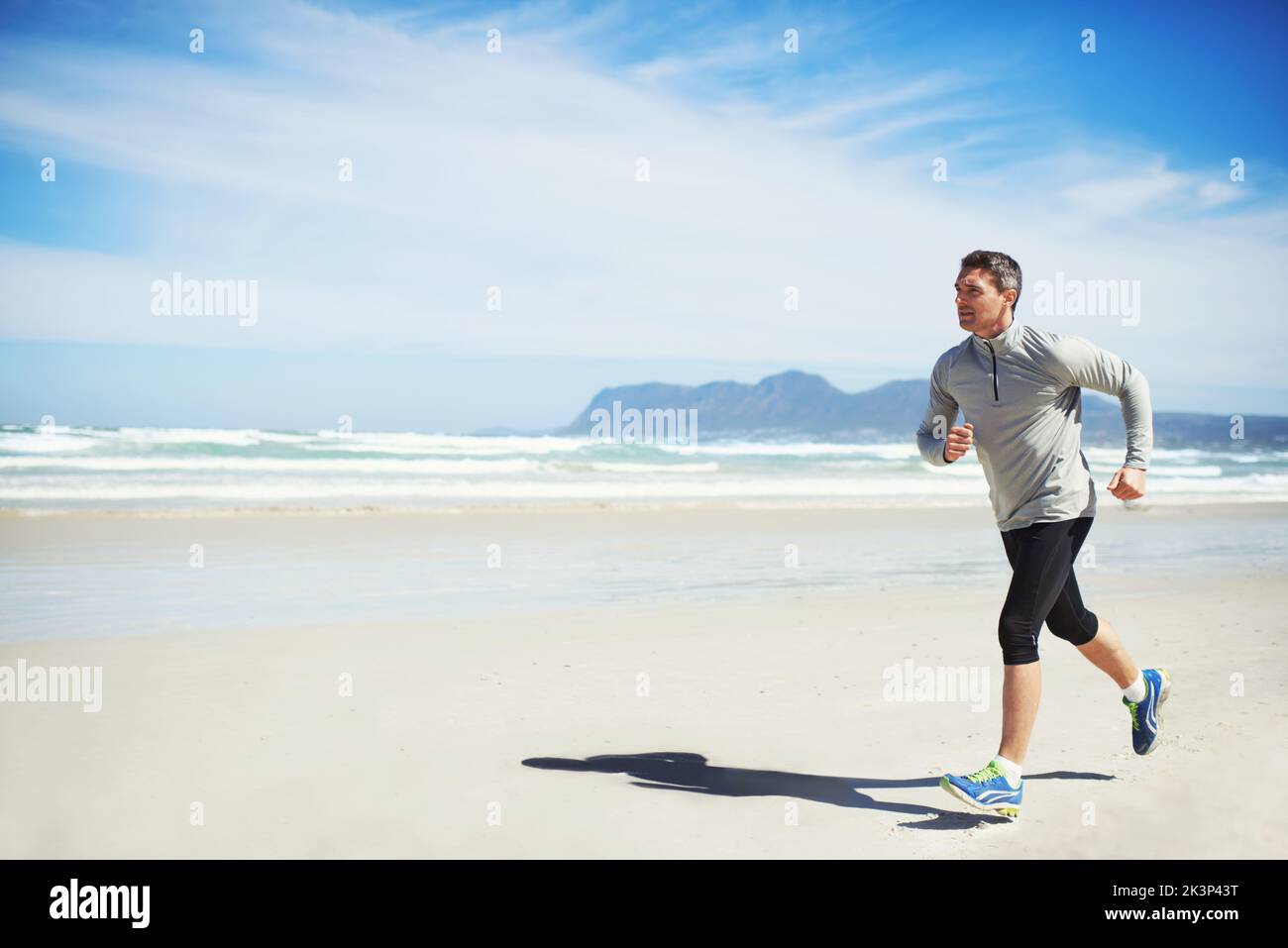 Man running beach hi-res stock photography and images - Alamy