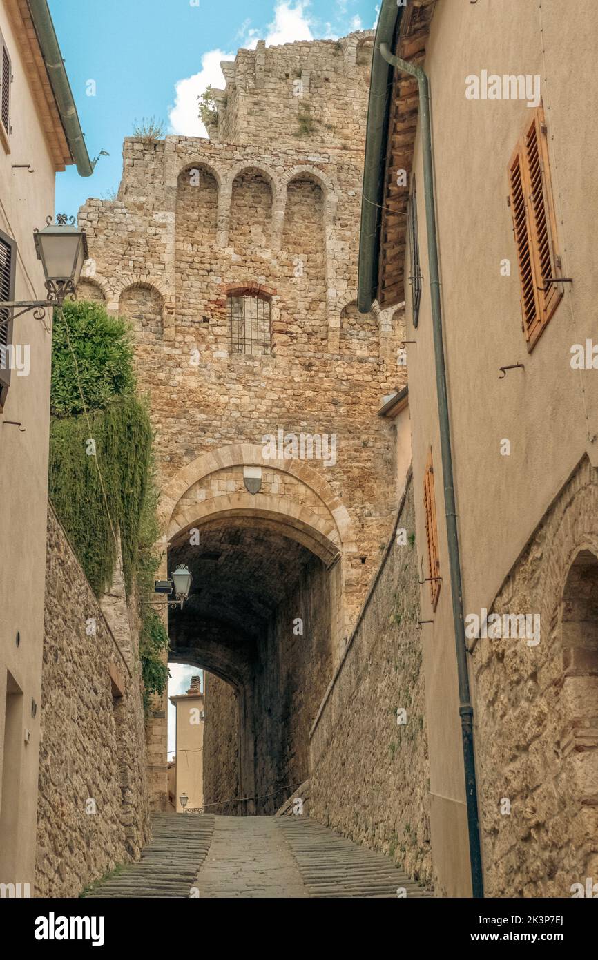 Beautiful view of Tuscany landscape and landmarks. Summer in Italy ...