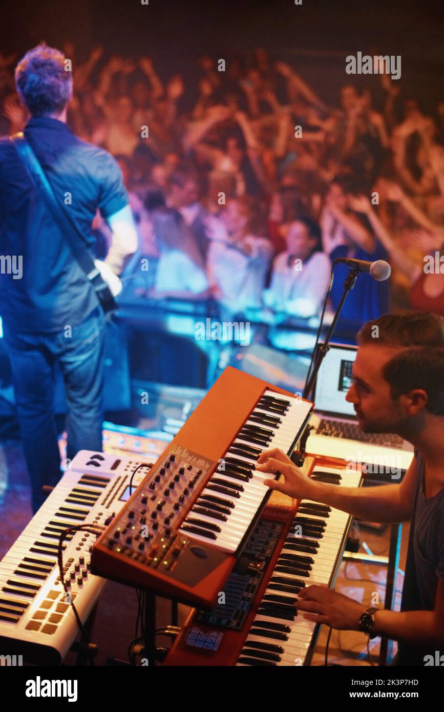 Clapping fans hi-res stock photography and images - Alamy