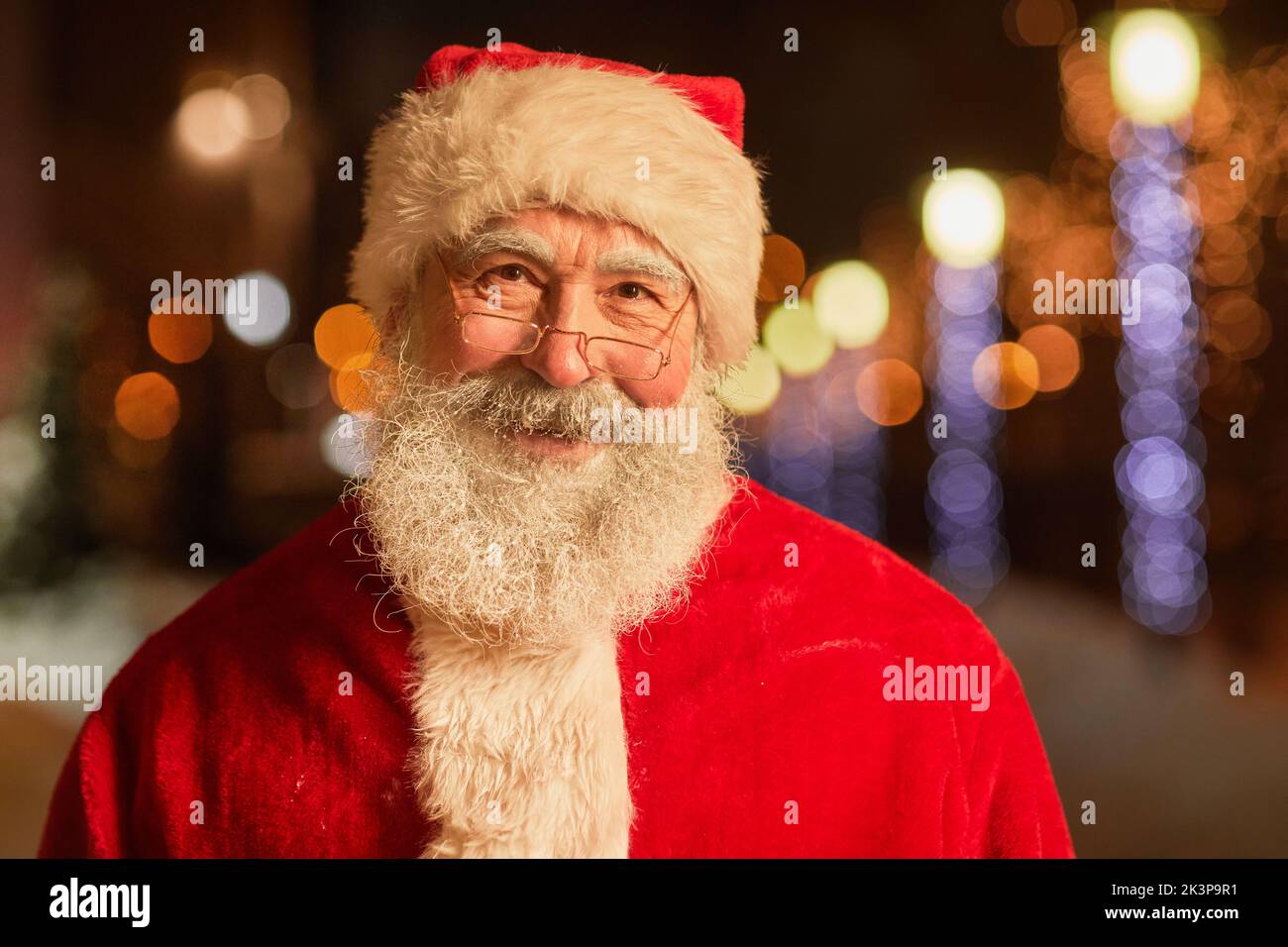 Kind santa claus hi-res stock photography and images - Alamy