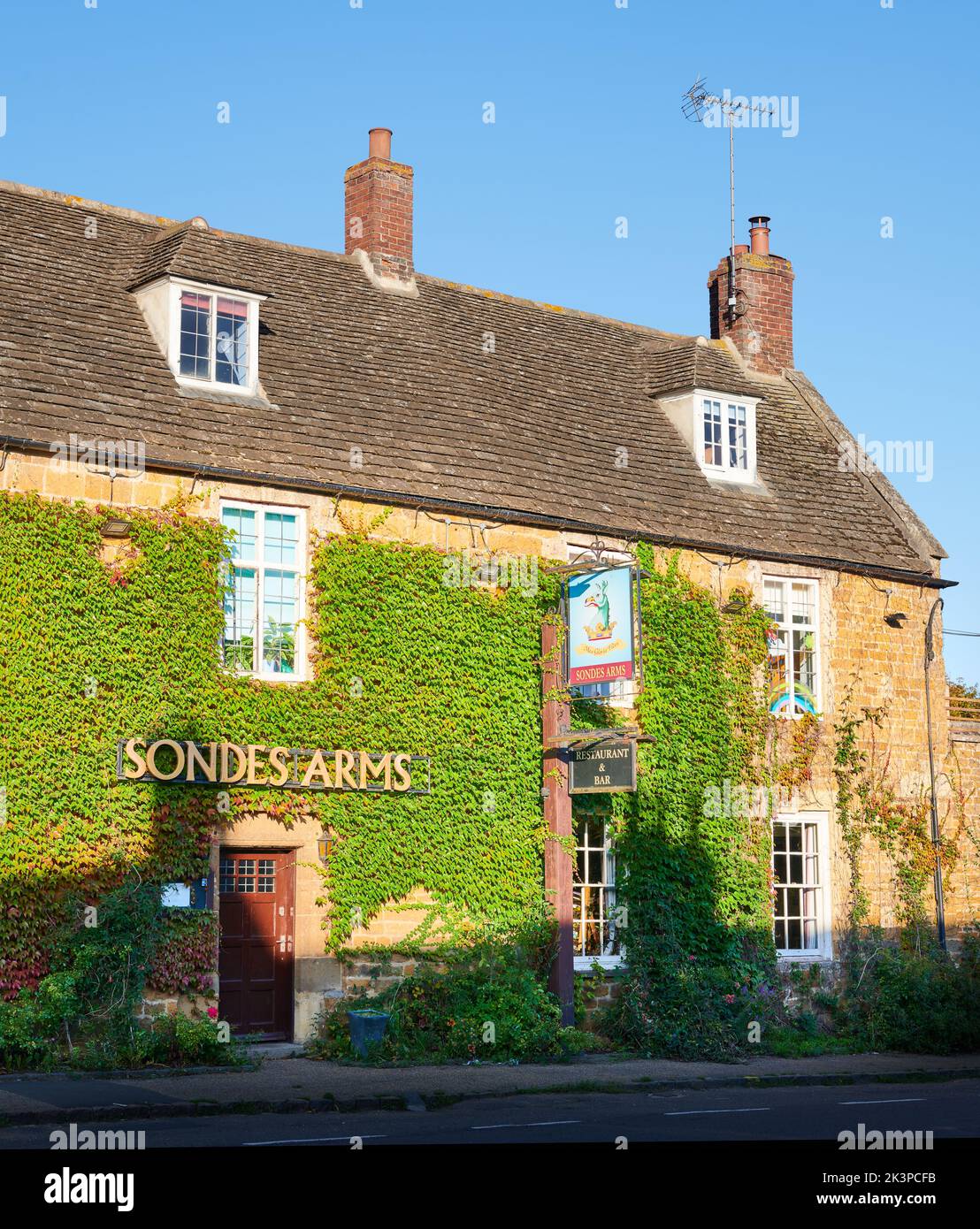 Ivy clad wall sondes arms pub village rockingham england refresh hi-res ...