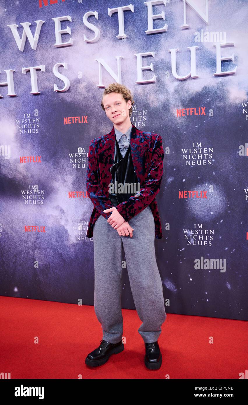 Berlin, Germany. 27th Sep, 2022. Leading actor Felix Kammerer is coming ...