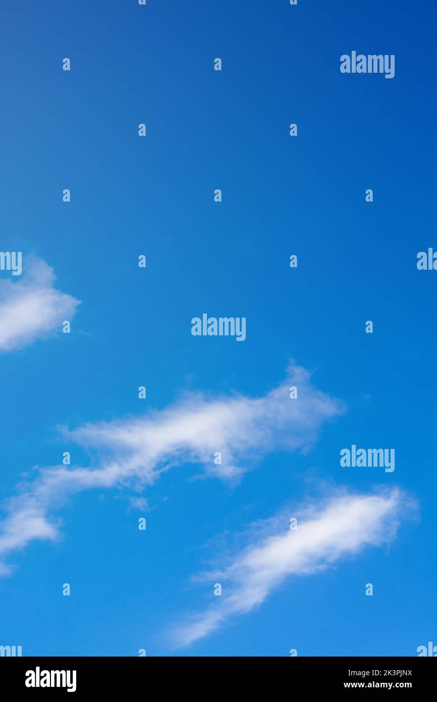 Wispy vertical cloud formation hi-res stock photography and images - Alamy