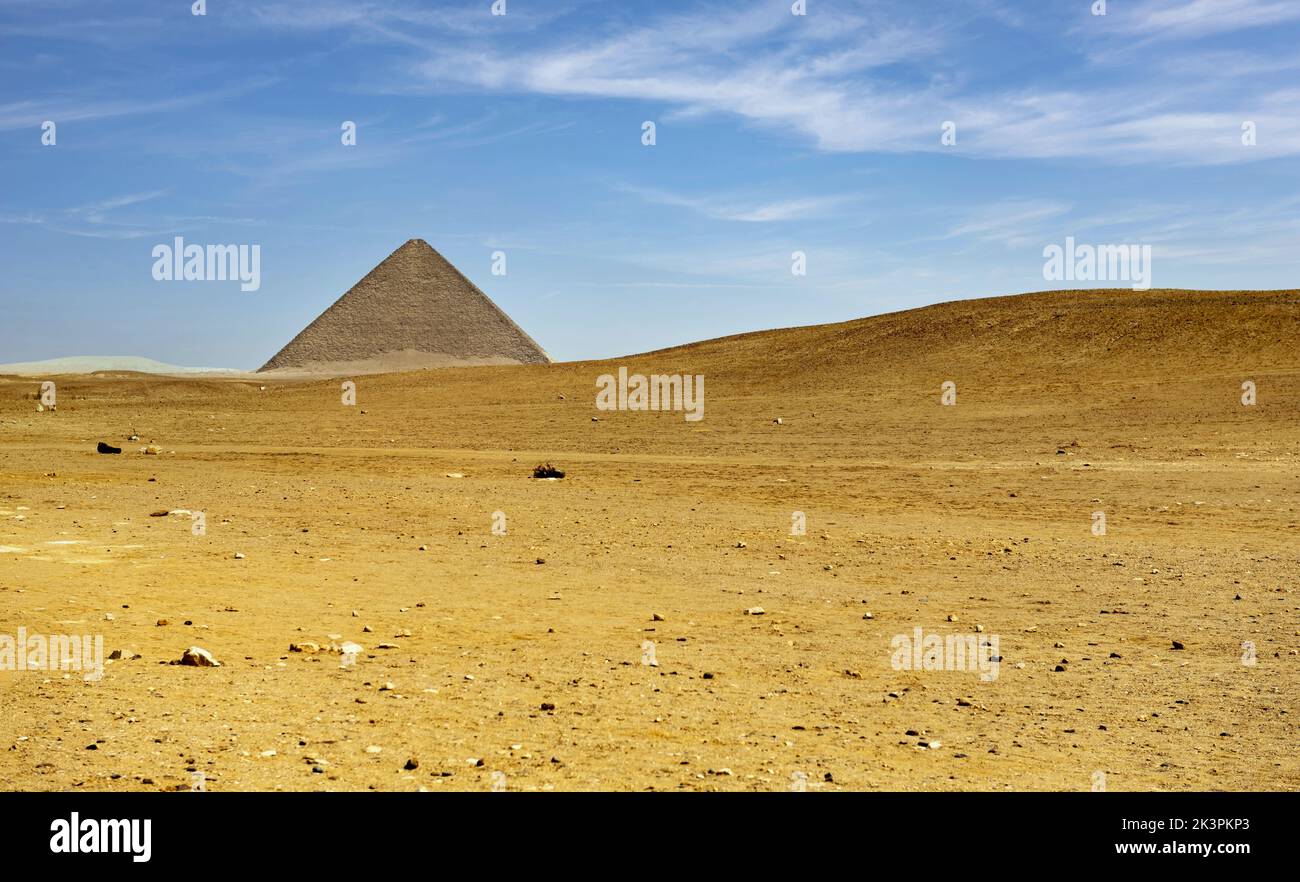 Red Pyramid in Dahshur, Egypt Stock Photo - Alamy