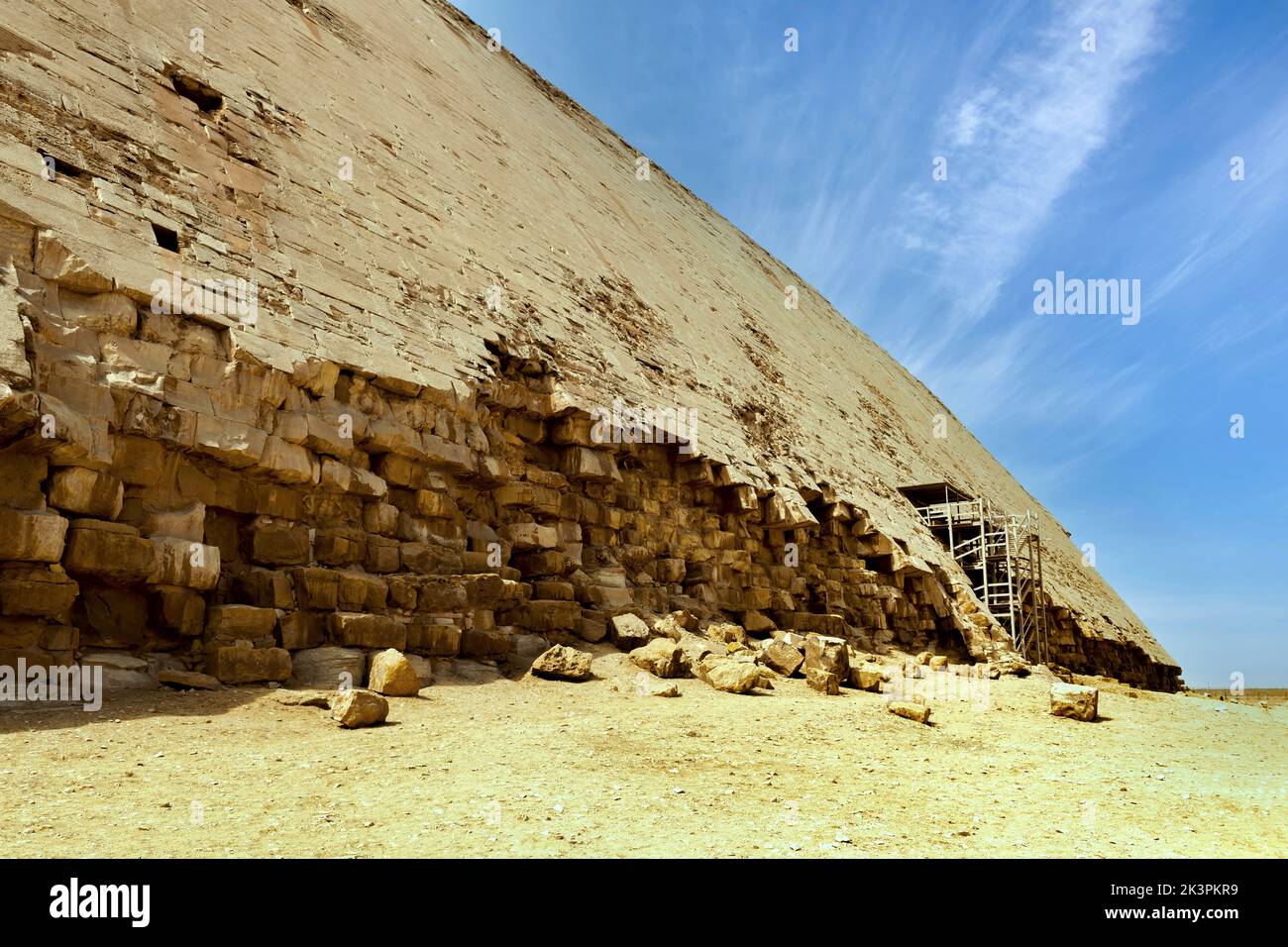 Old kingdom bent pyramid hi-res stock photography and images - Alamy
