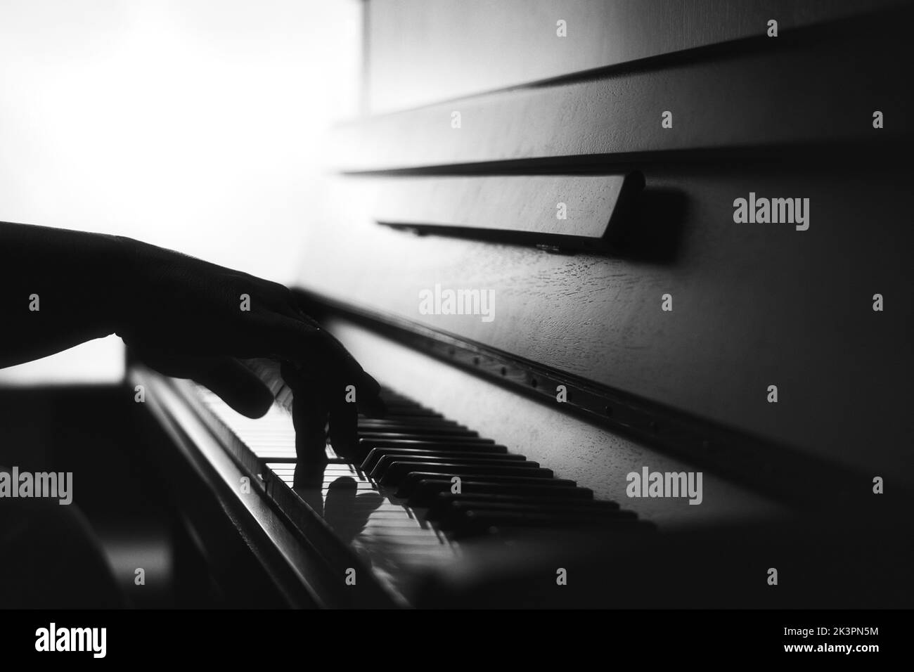 Fingers playing keys hi-res stock photography and images - Alamy