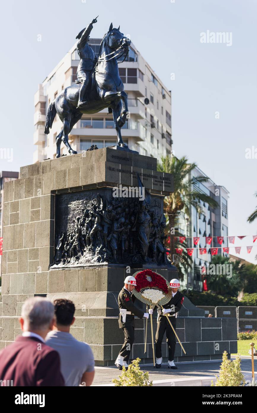 Izmir, Turkey - September 9, 2022: Soldiers carry wreaths to be placed ...