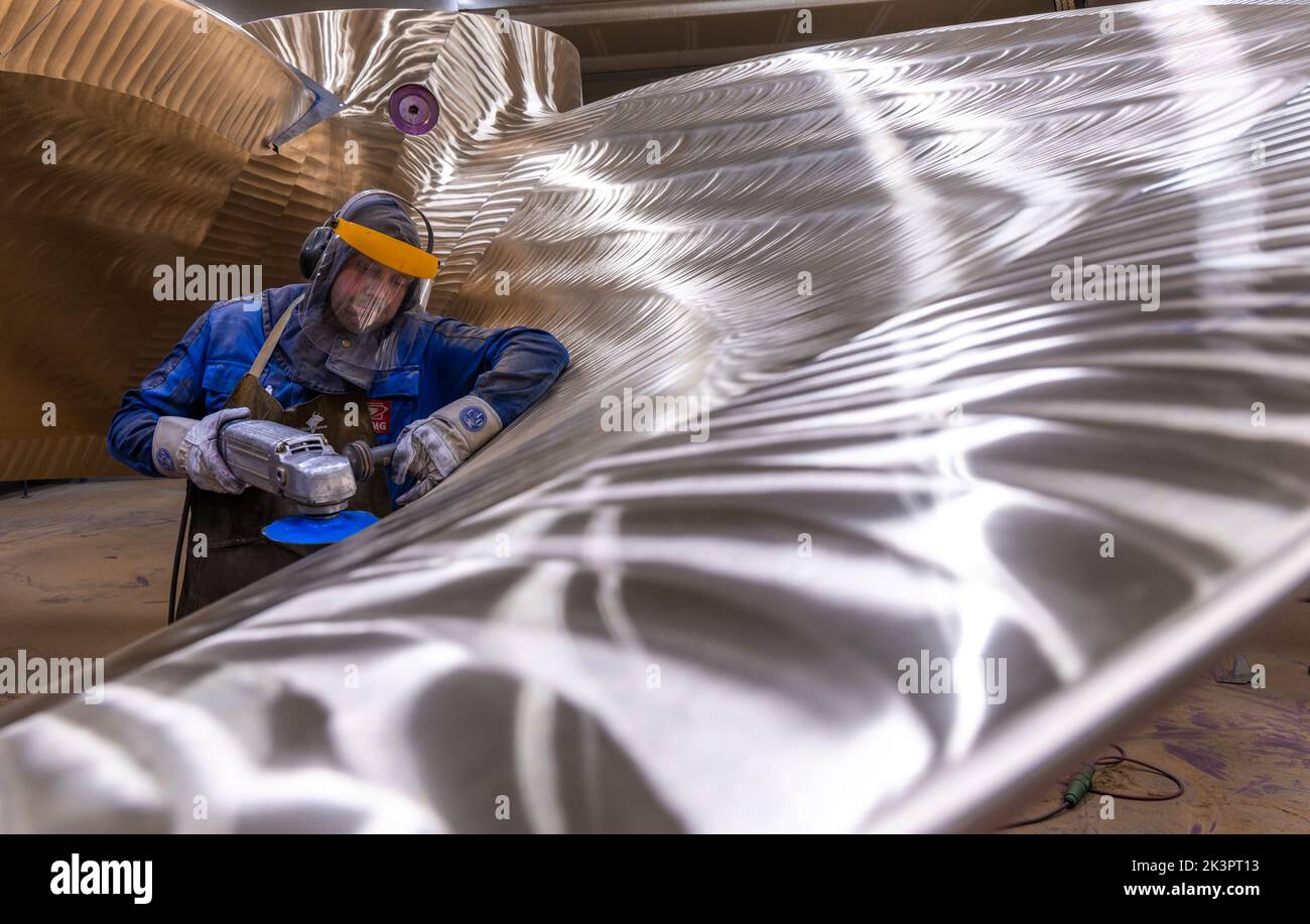 Largest ship propeller hi-res stock photography and images - Alamy