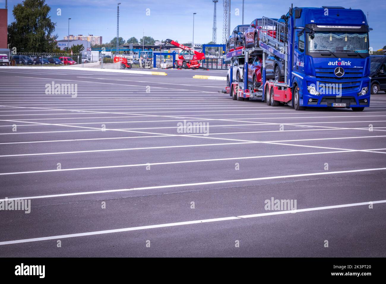 Car shipments hi-res stock photography and images - Alamy