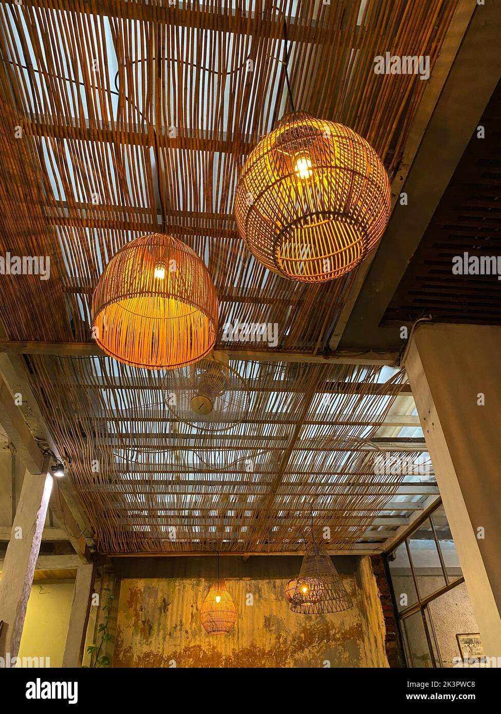 Straw pendant lights hi-res stock photography and images - Alamy