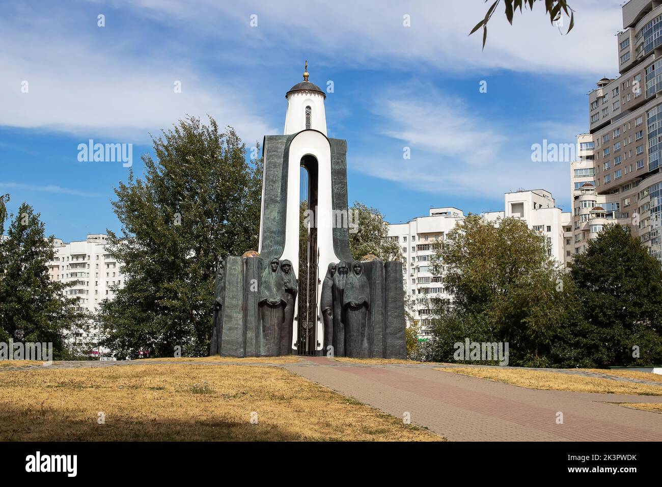 Belarus, Minsk - 12 september, 2022: Statue monument on the island ...