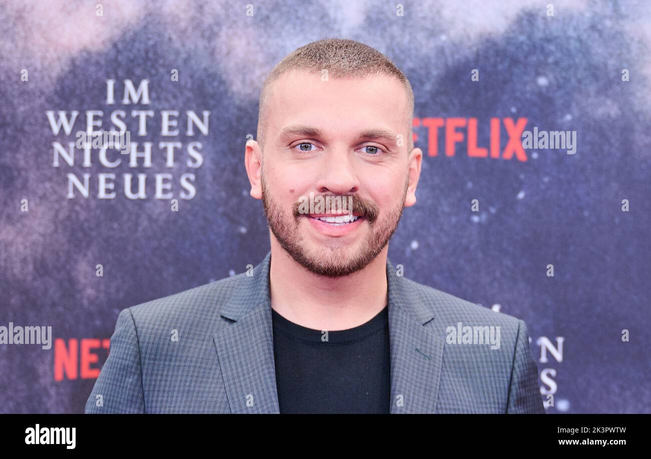 Berlin, Germany. 27th Sep, 2022. Lead actor Edin Hasanovic arrives at ...