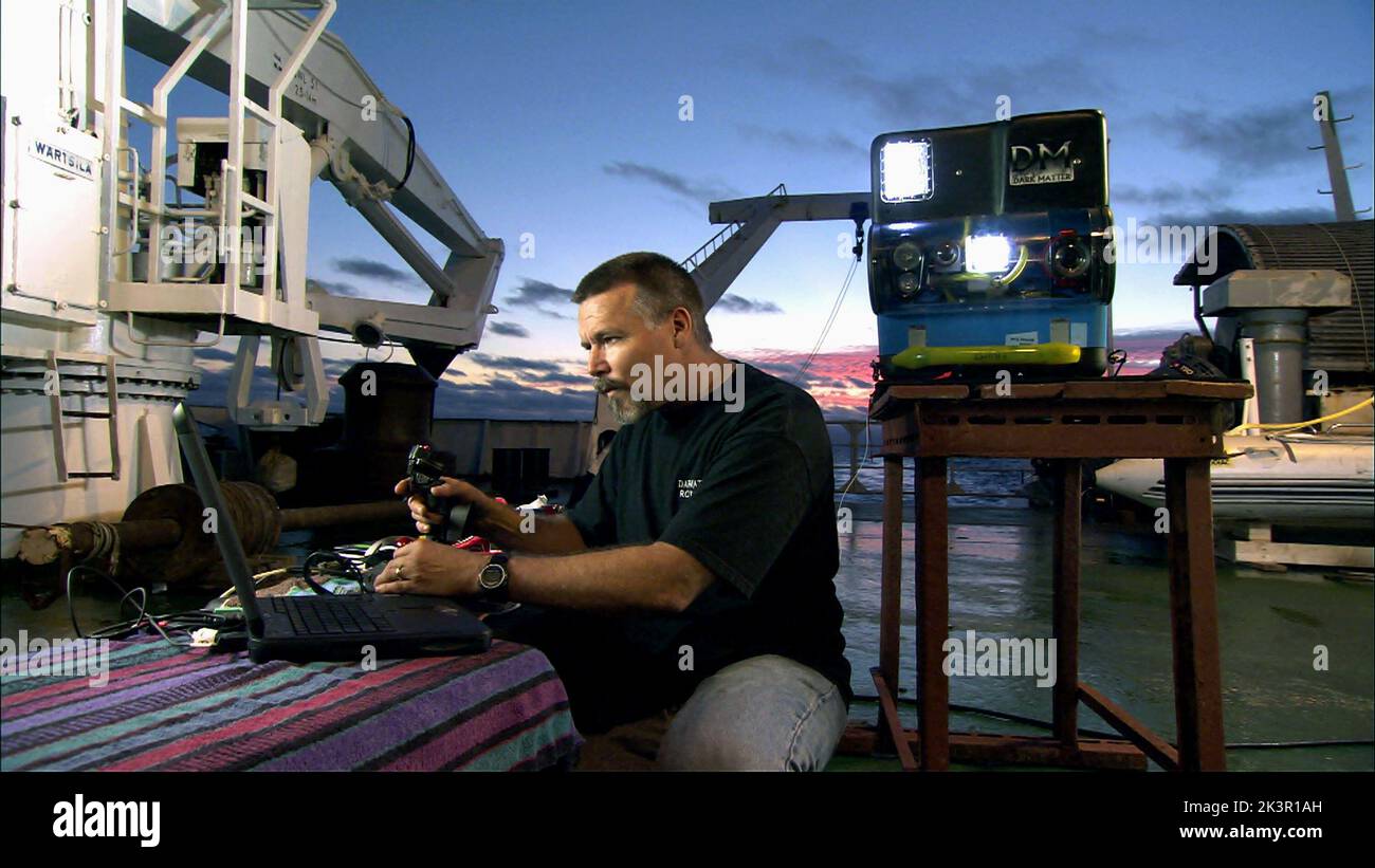 Mike Cameron Film: Aliens Of The Deep (2005) Director: James Cameron ...