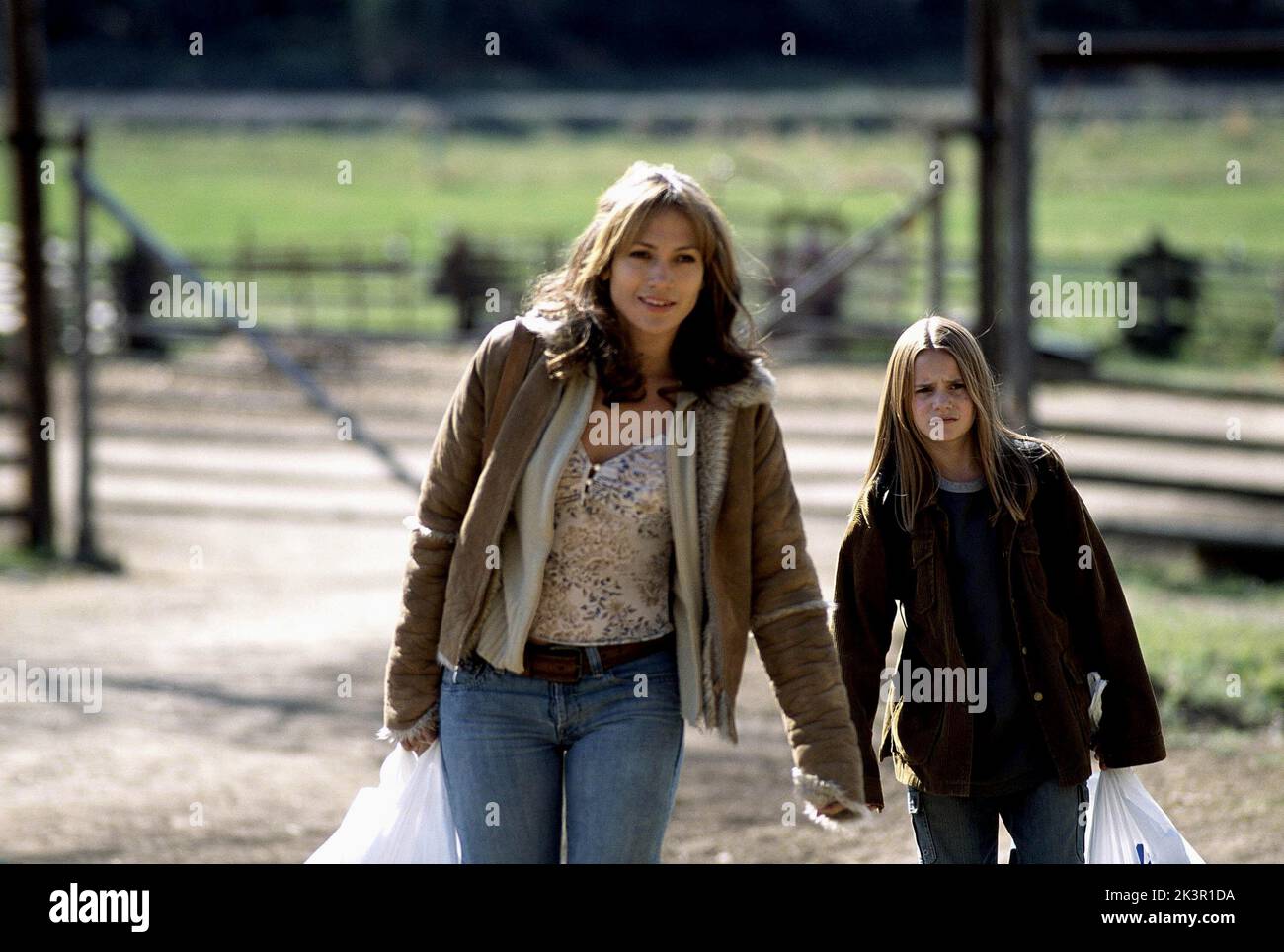 Jennifer Lopez & Becca Gardner Film: An Unfinished Life (USA/DE 2005 ...