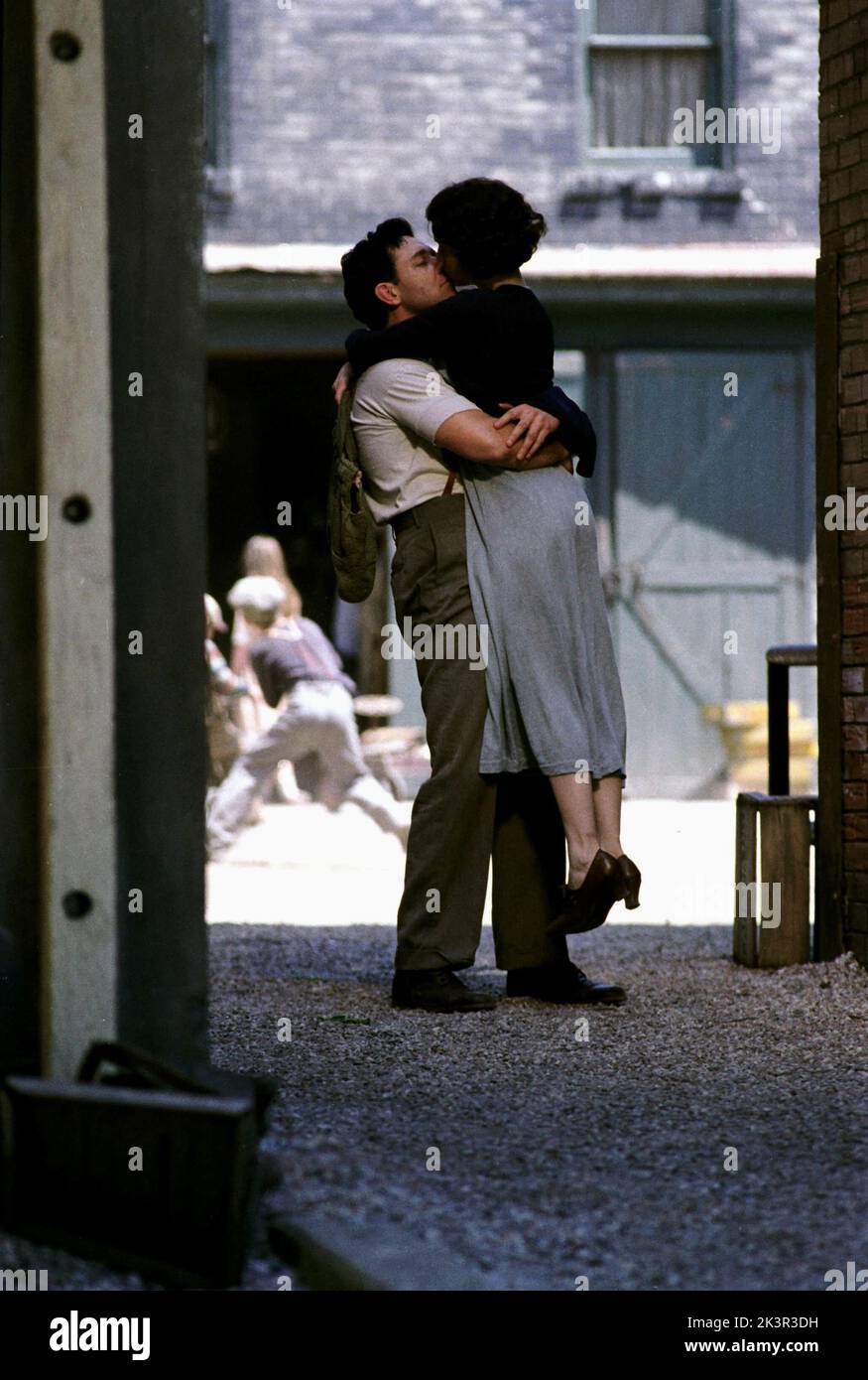 Russell Crowe & Renee Zellweger Film: Cinderella Man (USA 2005) Characters: Jim Braddock & Mae ...