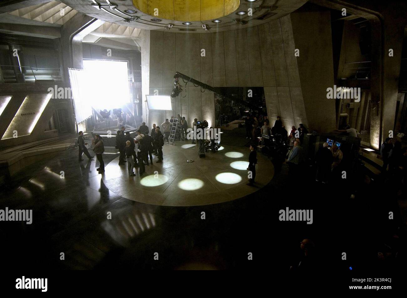 Film Crew On Movie Set Film: Doom (USA/UK/CZ/DE 2005) Director: Andrzej ...