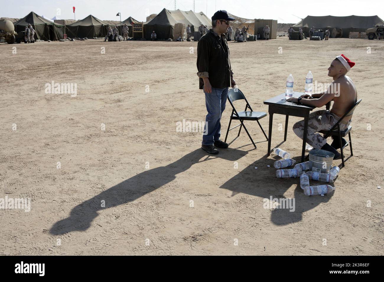 Sam Mendes & Jake Gyllenhaal Film: Jarhead (USA/GER 2005) Characters ...