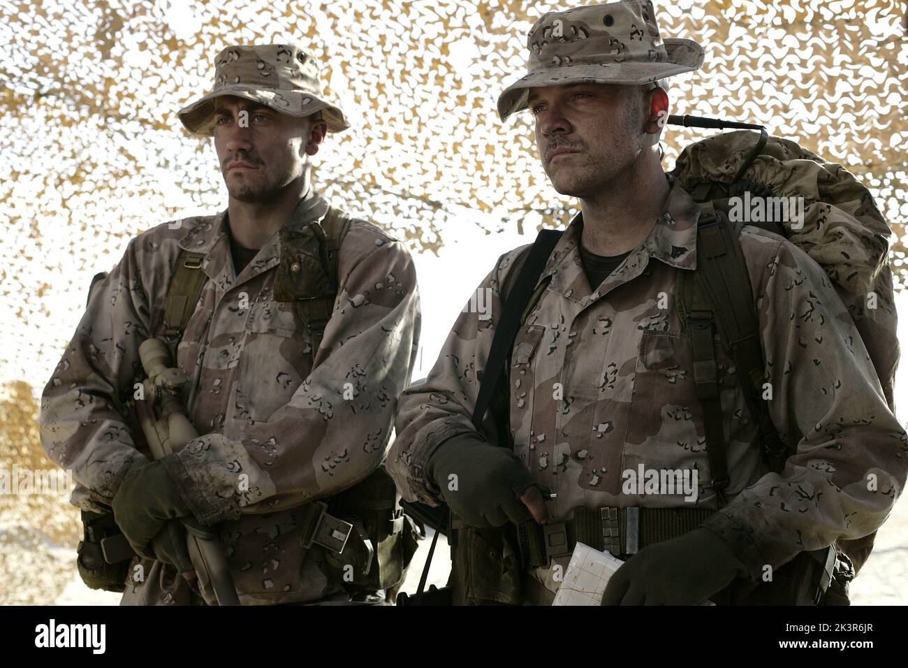 Jake Gyllenhaal & Peter Sarsgaard Film: Jarhead (USA/GER 2005 ...