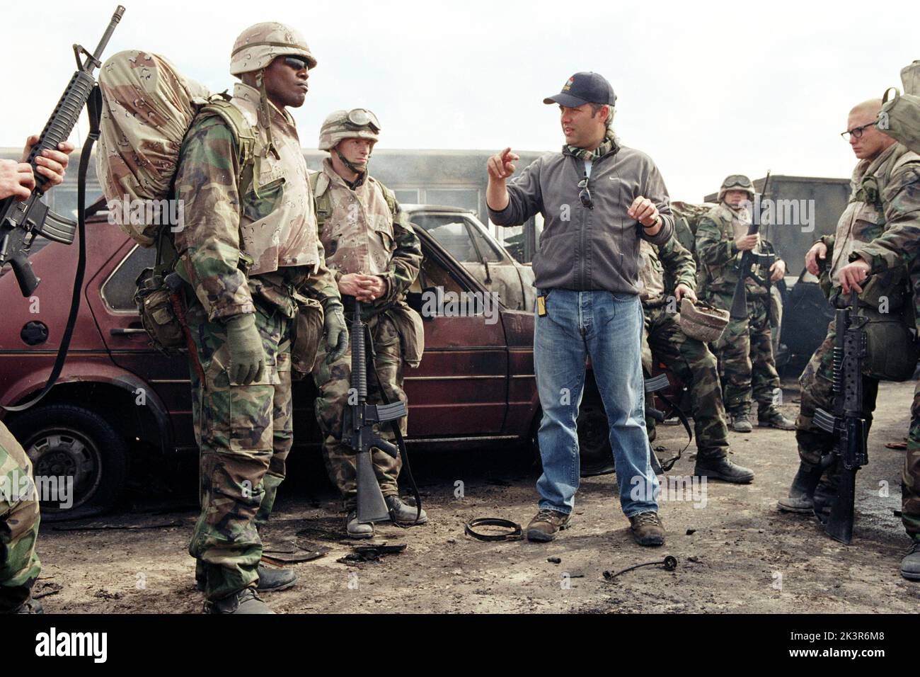 Jamie Foxx & Sam Mendes Film: Jarhead (USA/GER 2005) Characters: Staff ...