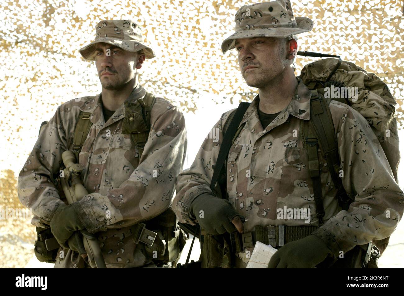 Jake Gyllenhaal & Peter Sarsgaard Film: Jarhead (USA/GER 2005 ...