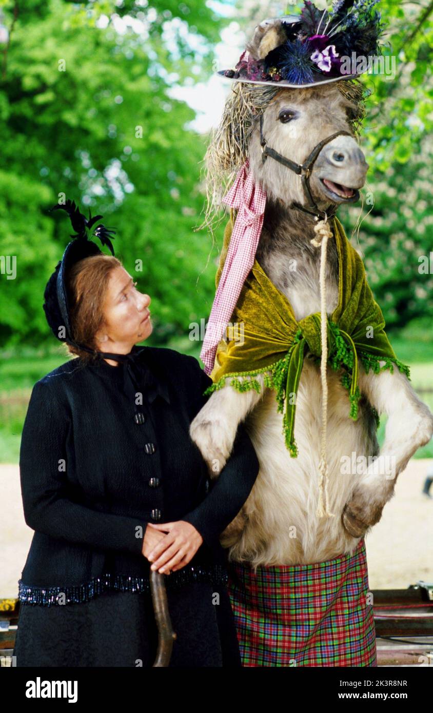 Emma thompson nanny mcphee stills hi-res stock photography and images ...