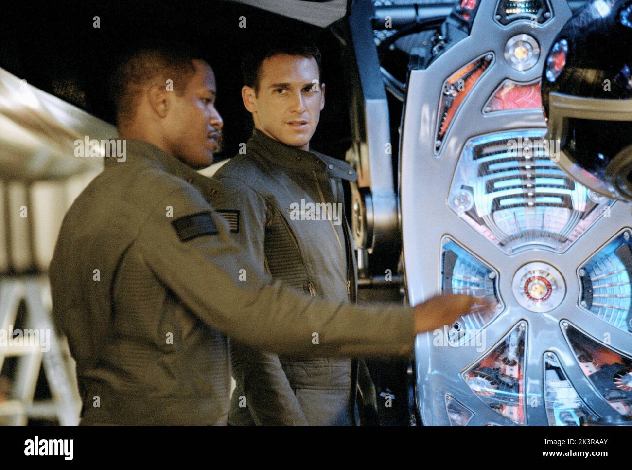 Jamie Foxx & Josh Lucas Film: Stealth (USA 2005) Characters: Lt. Henry ...
