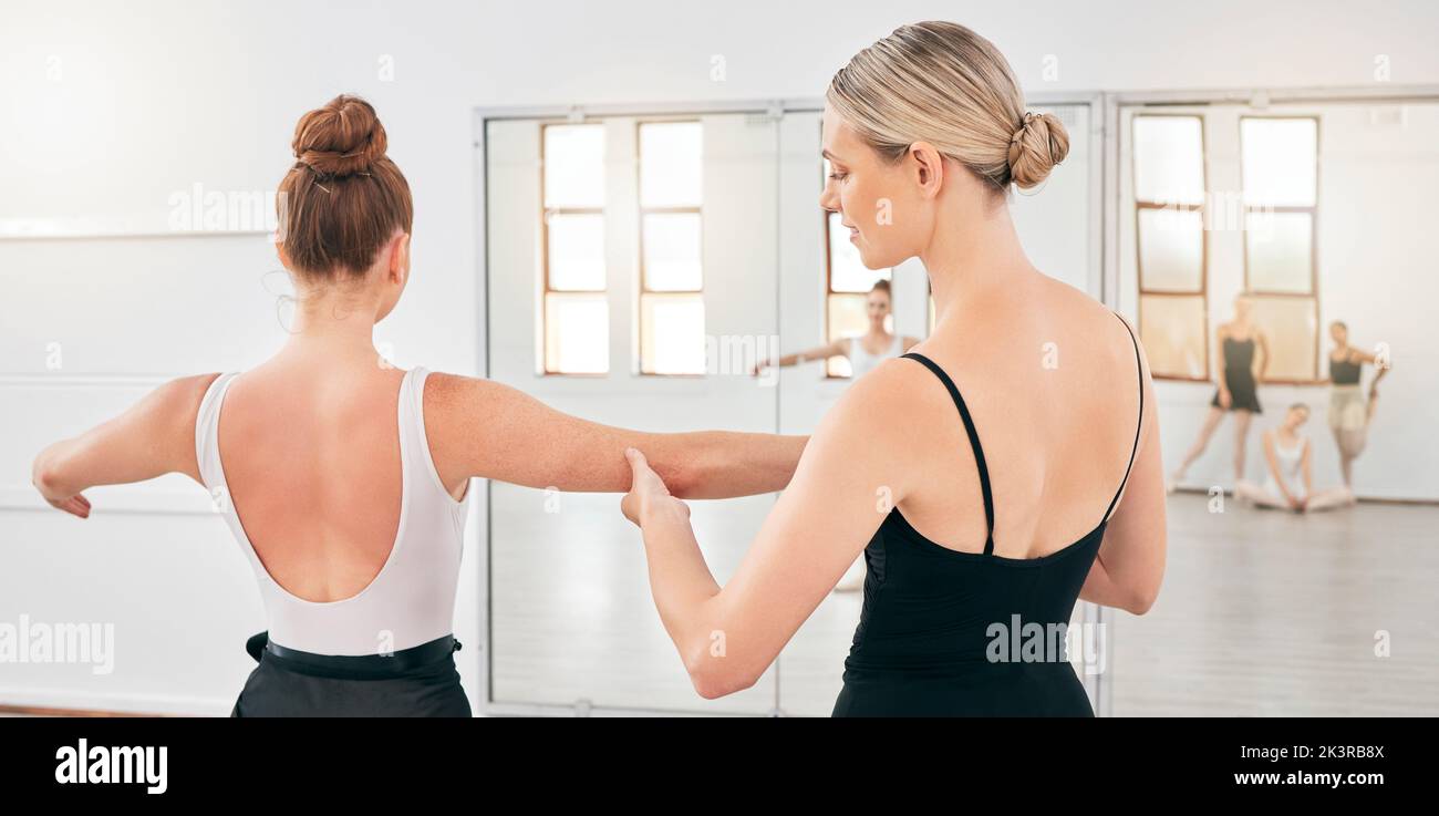 Kids learning dance hi-res stock photography and images - Alamy