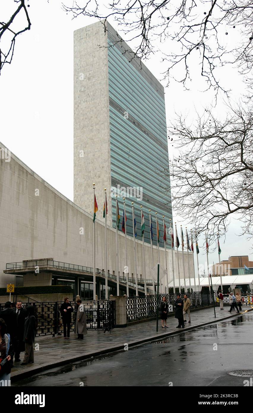 The Un Building Headquarters Film: The Interpreter (USA/UK/FR/DE 2005 ...