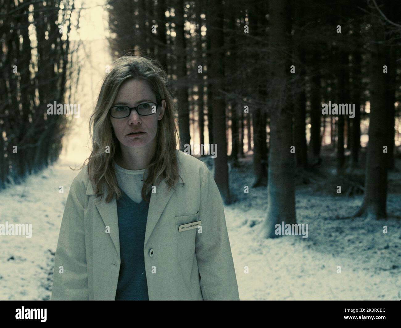 Jennifer Jason Leigh Film: The Jacket (2005) Characters: Dr. Beth ...