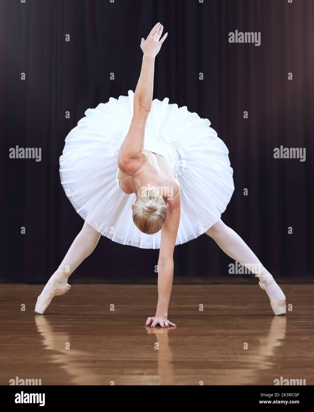 Artistic performance hi-res stock photography and images - Alamy