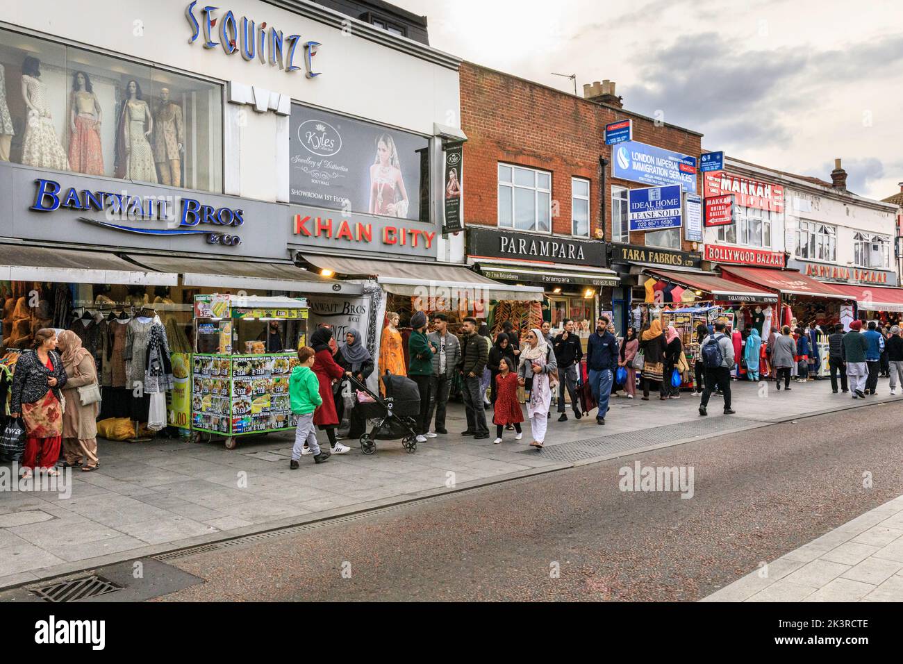 Southall broadway london asian shop hi-res stock photography and images ...