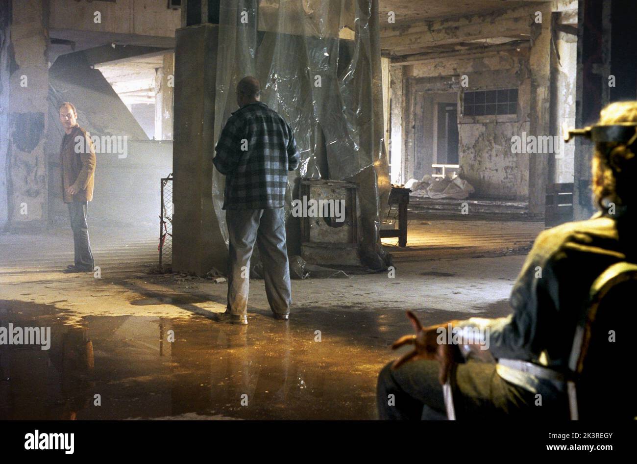 Michael Keaton & Mitchell Kosterman Film: White Noise (USA/UK/CAN 2005 ...