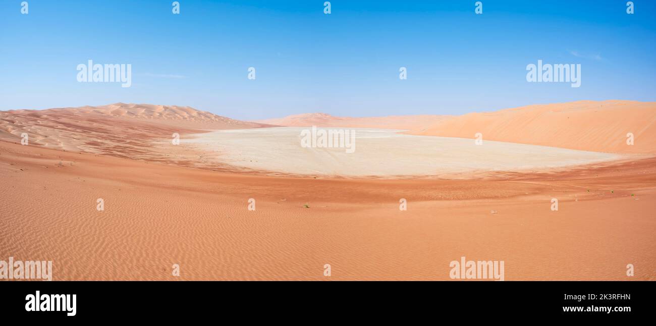 Arabian desert salt flats hi-res stock photography and images - Alamy