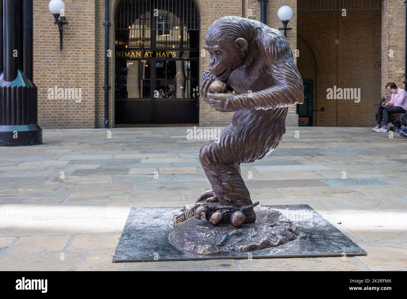 Statue of animals in london hi-res stock photography and images - Alamy