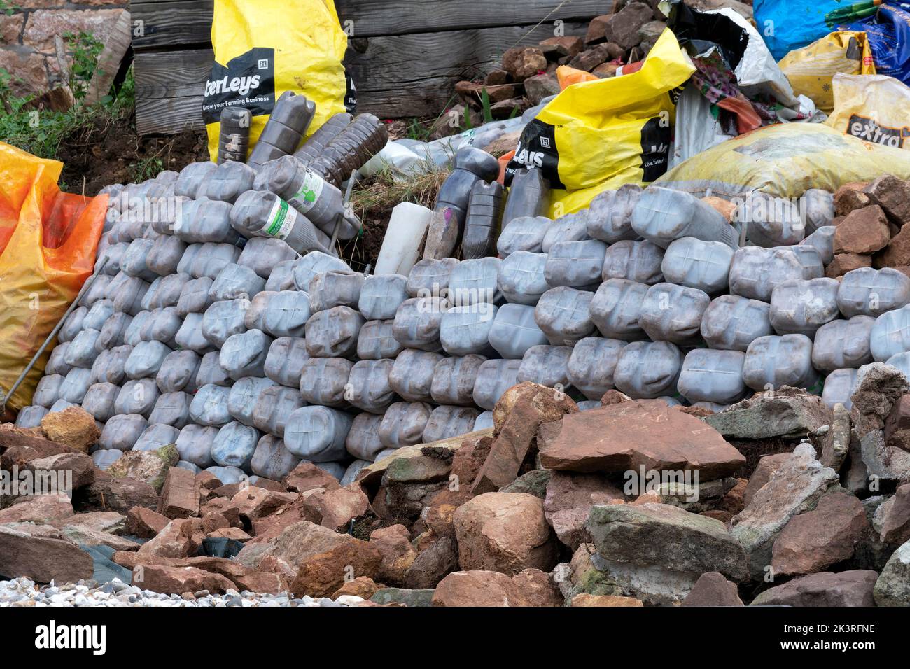Retaining wall garden hi-res stock photography and images - Alamy