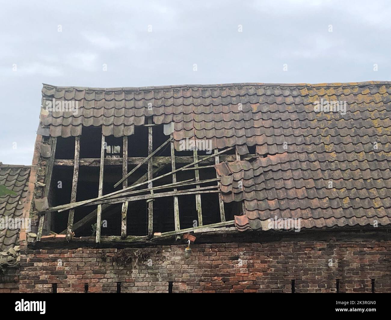 Roof shingles missing hi-res stock photography and images - Alamy