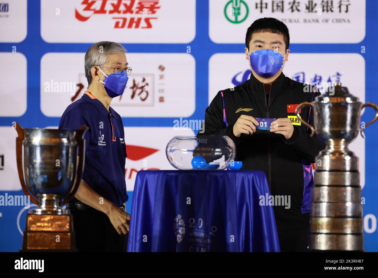 Chengdu, China's Sichuan Province. 28th Sep, 2022. Liang Jingkun (R) of ...