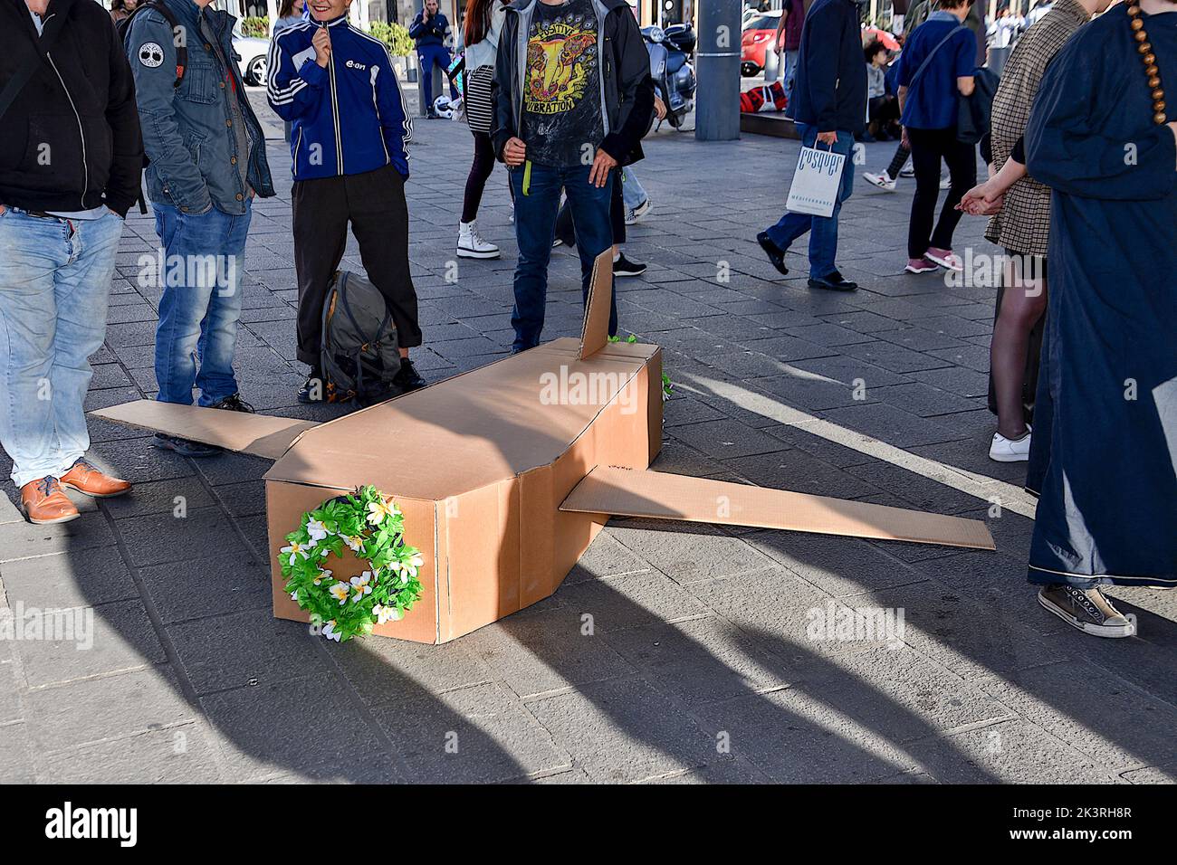 Coffin shaped cardboard plane hi-res stock photography and images - Alamy