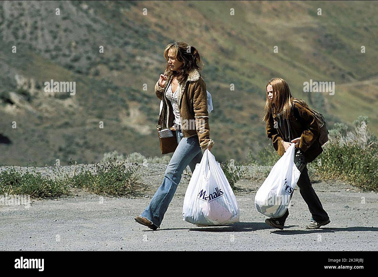 Jennifer Lopez & Becca Gardner Film: An Unfinished Life (USA/DE 2005 ...