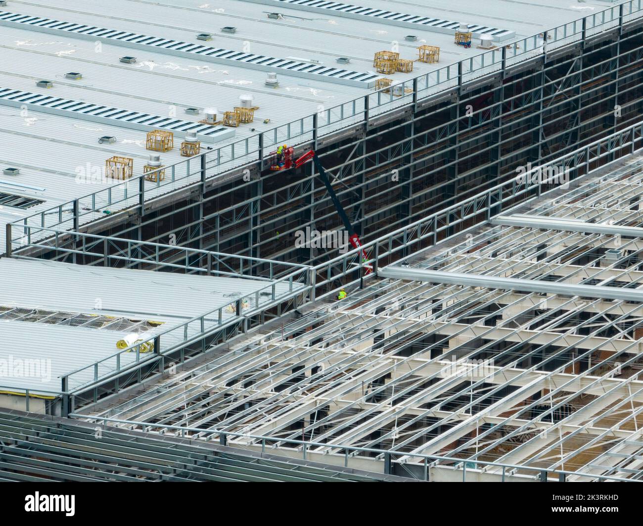 HEFEI, CHINA - SEPTEMBER 28, 2022 - Workers build a steel structure ...