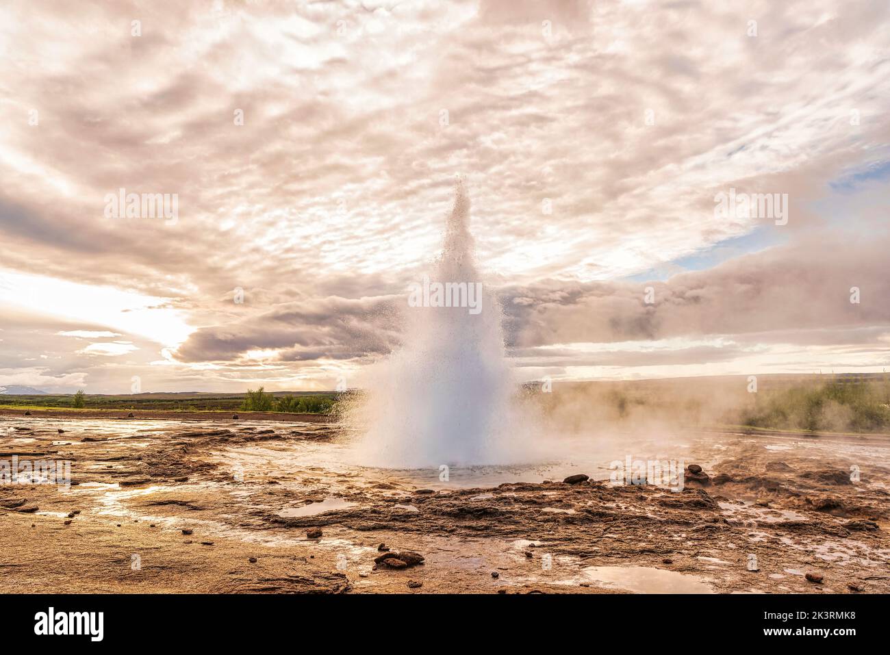 Iceland Geyser, the famous Strokkur geyser in Iceland golden circle ...